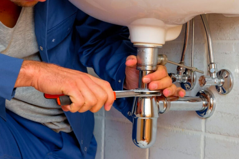 Find out what are the signs to consider to call a professional plumber ...